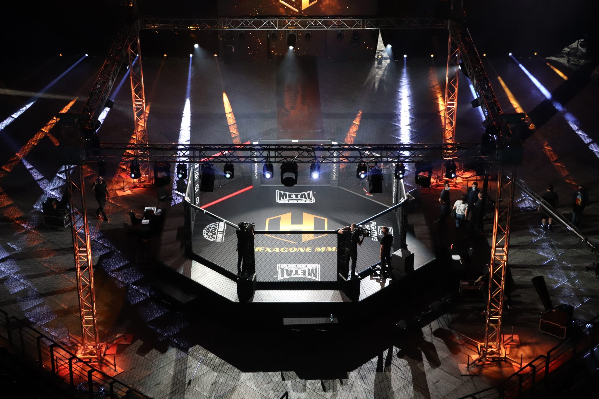 Le MMA fait le show à Paris La Défense Arena