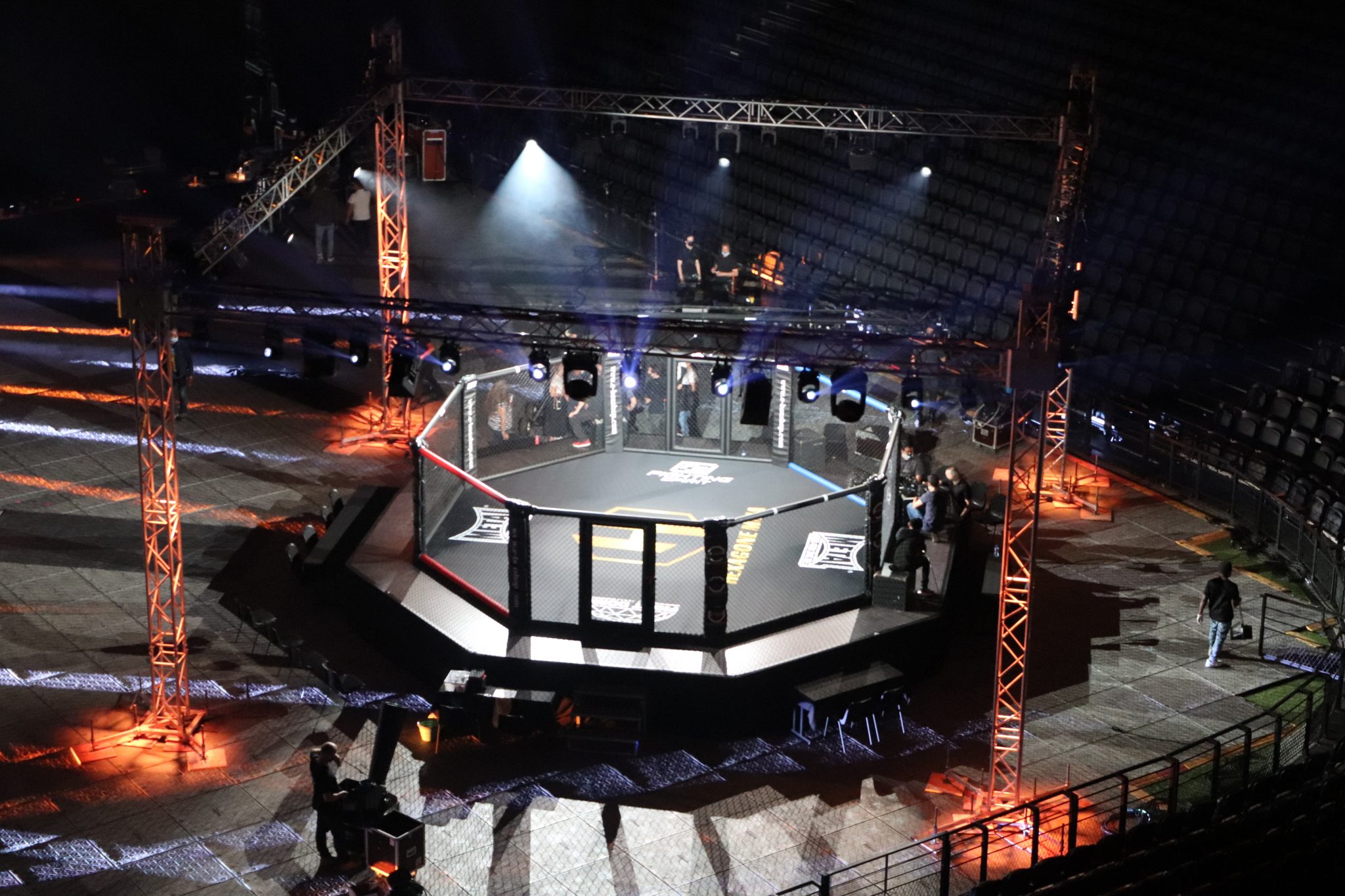 Le MMA fait le show à Paris La Défense Arena