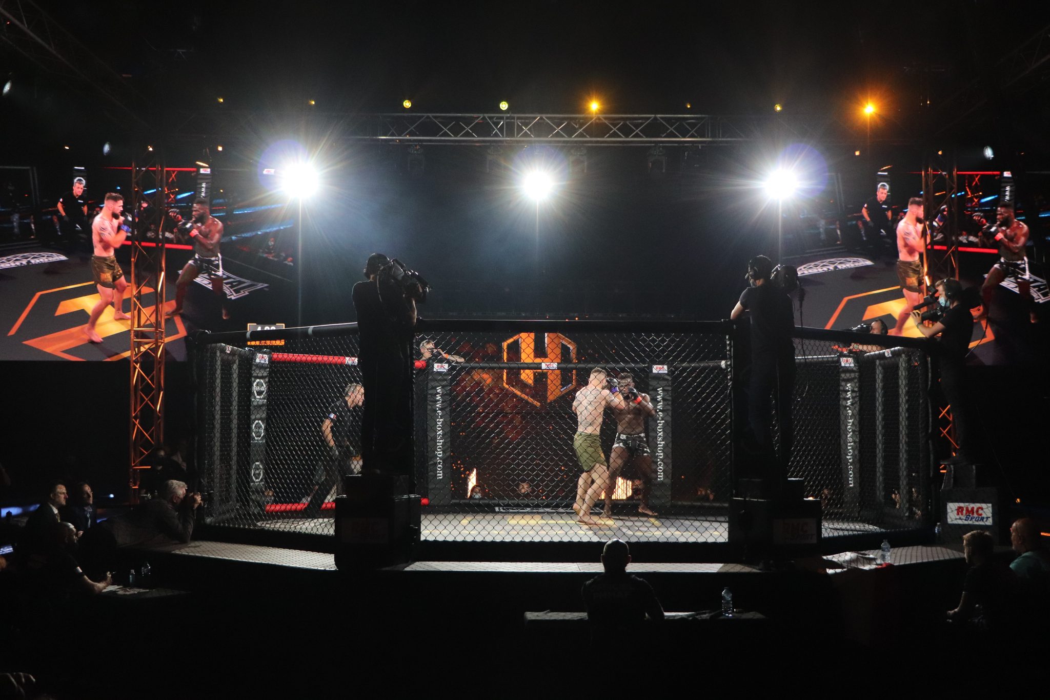 Le MMA fait le show à Paris La Défense Arena