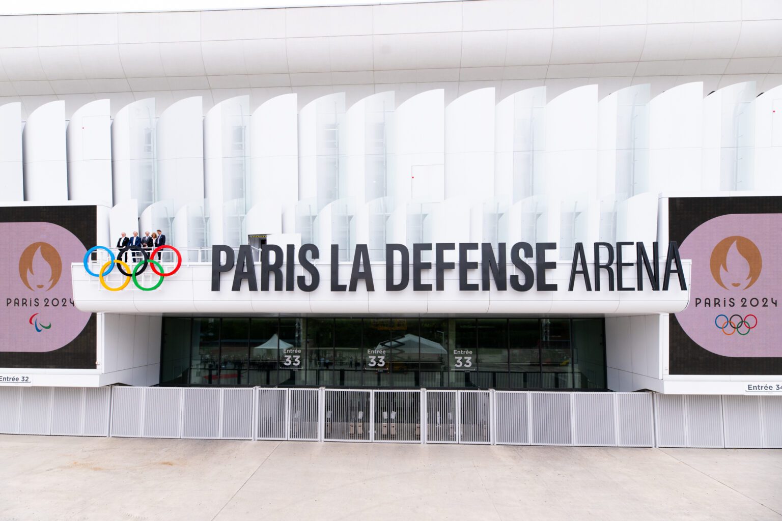 Paris La Défense Arena a révélé les anneaux olympiques