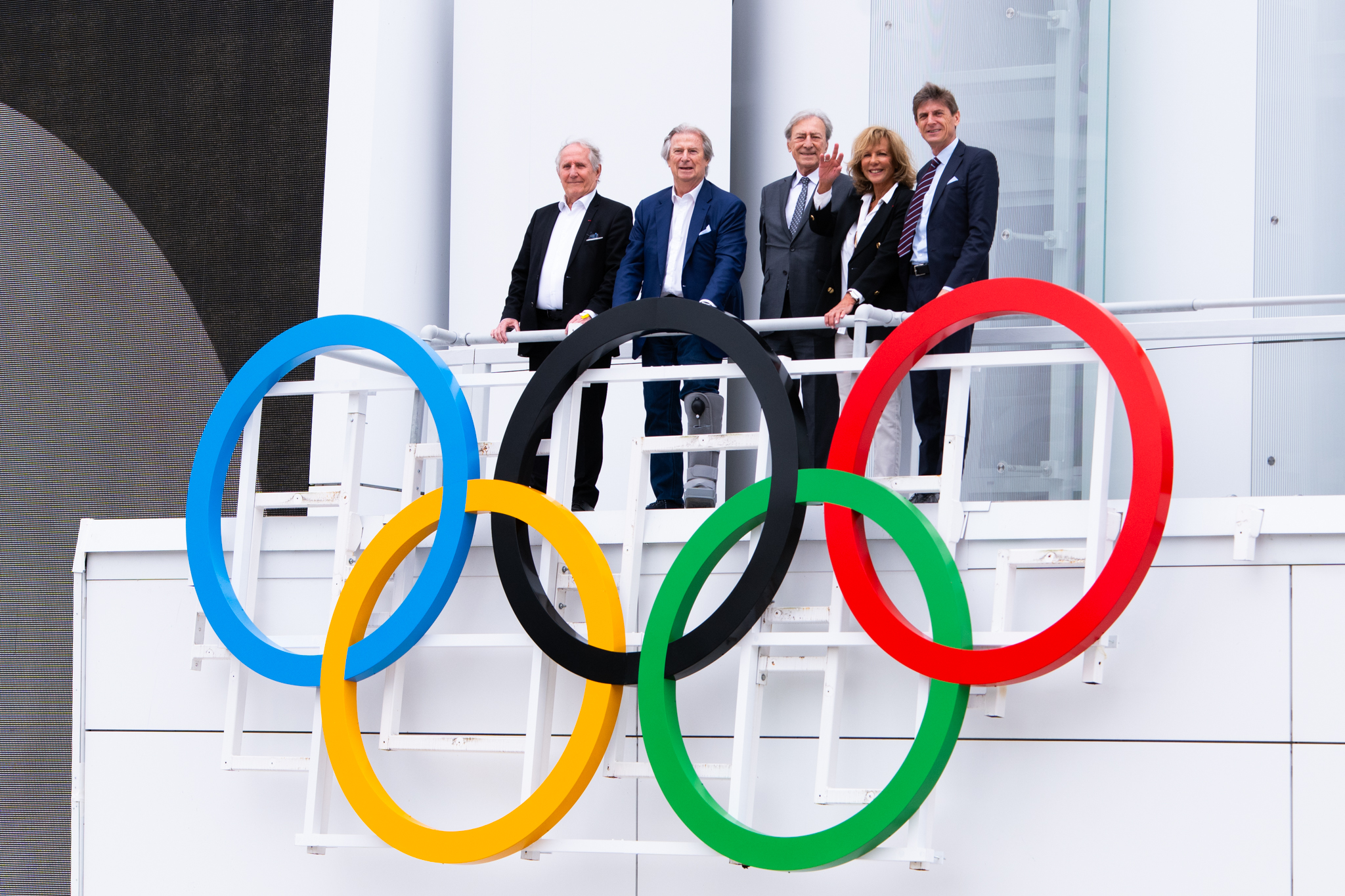 Paris La Défense Arena a révélé les anneaux olympiques