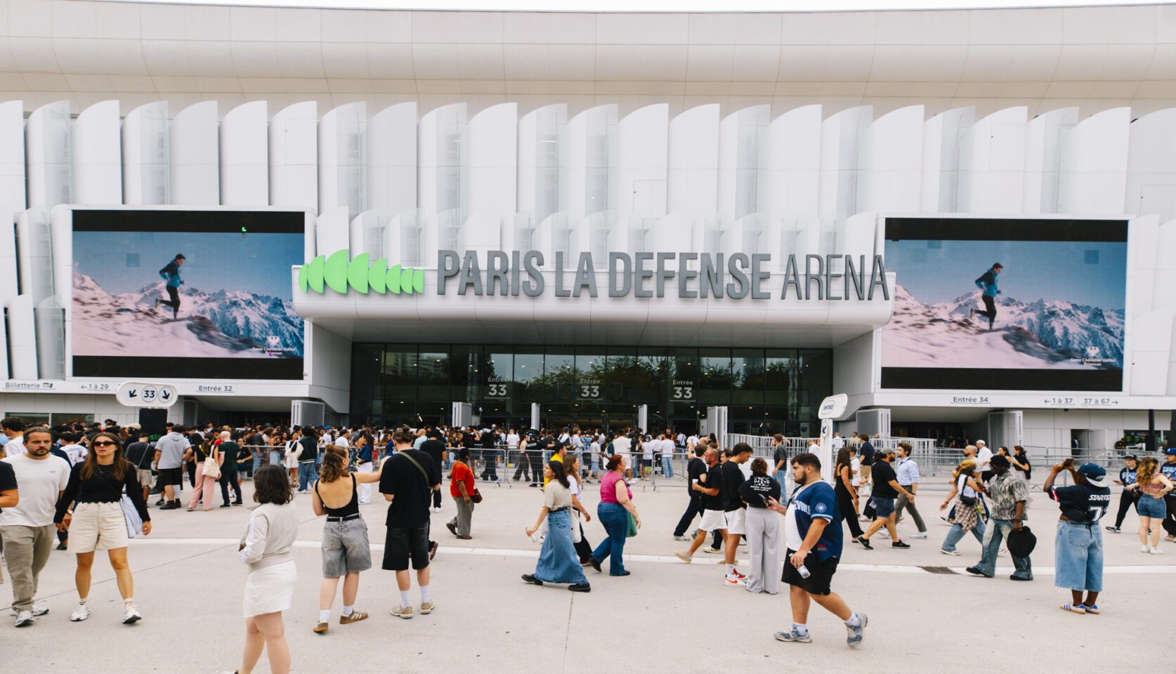 "jeunes mères" | Paris La Défense Arena
