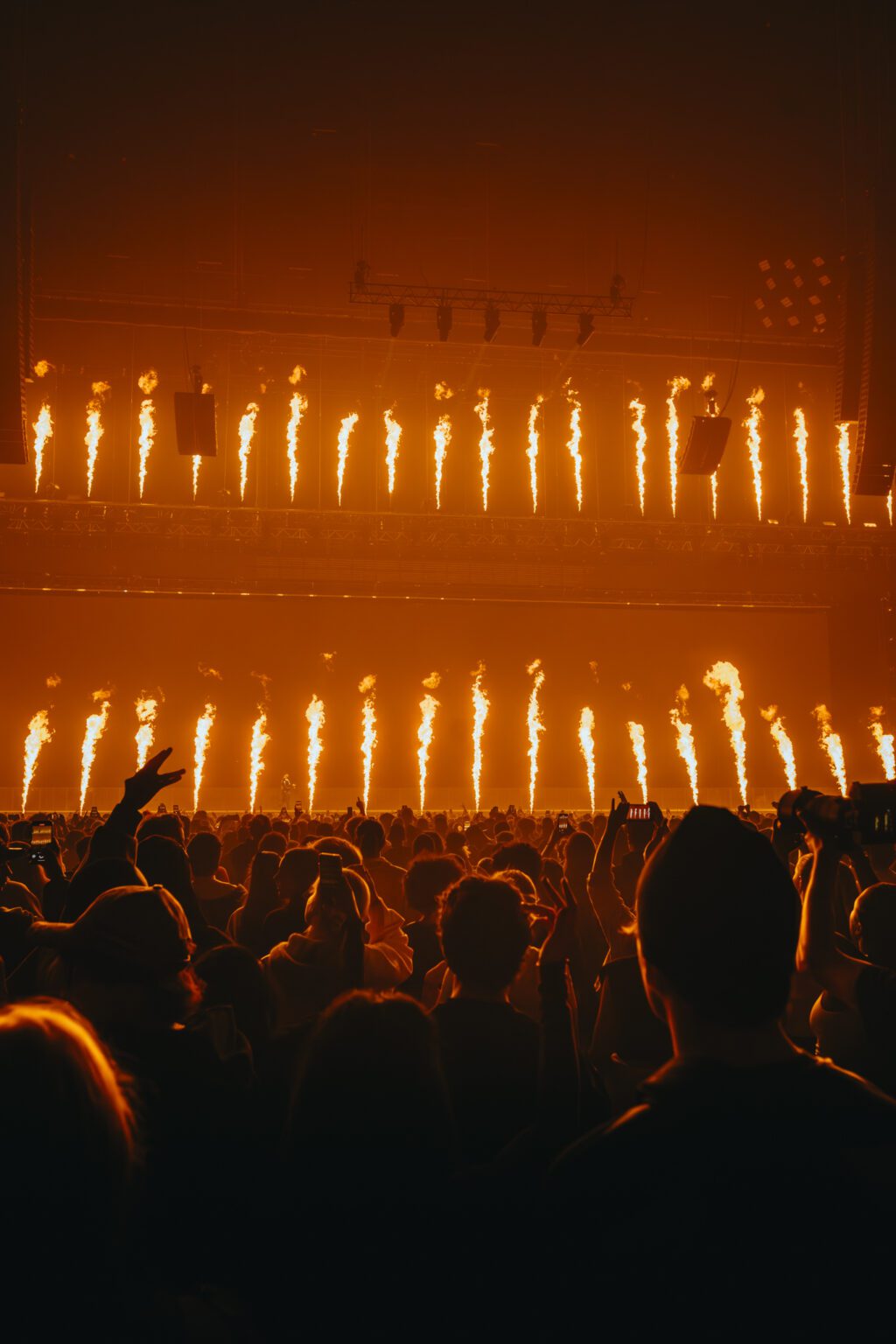 Hamza enflamme Paris La Défense Arena le temps d'une soirée